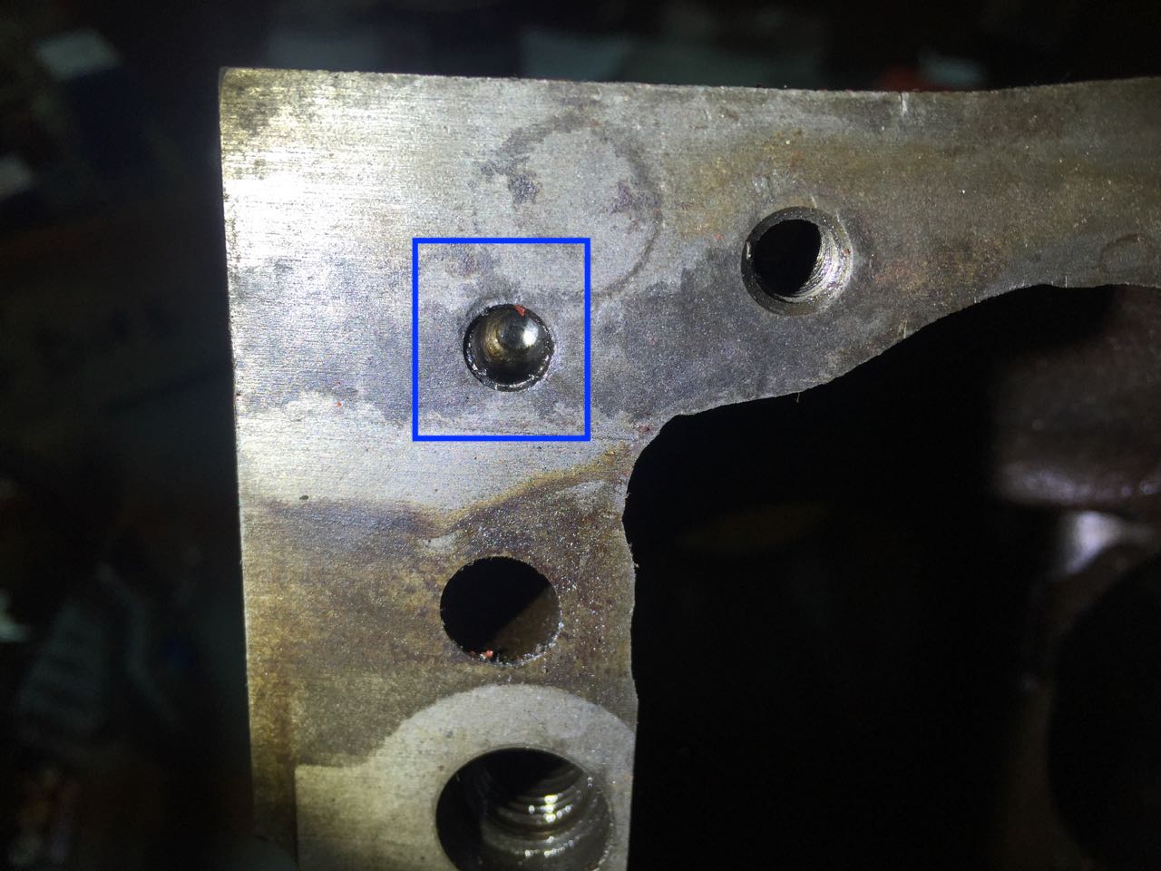 Are these oil gallery plugs? & Under crown oil jet method? | TurboMinis